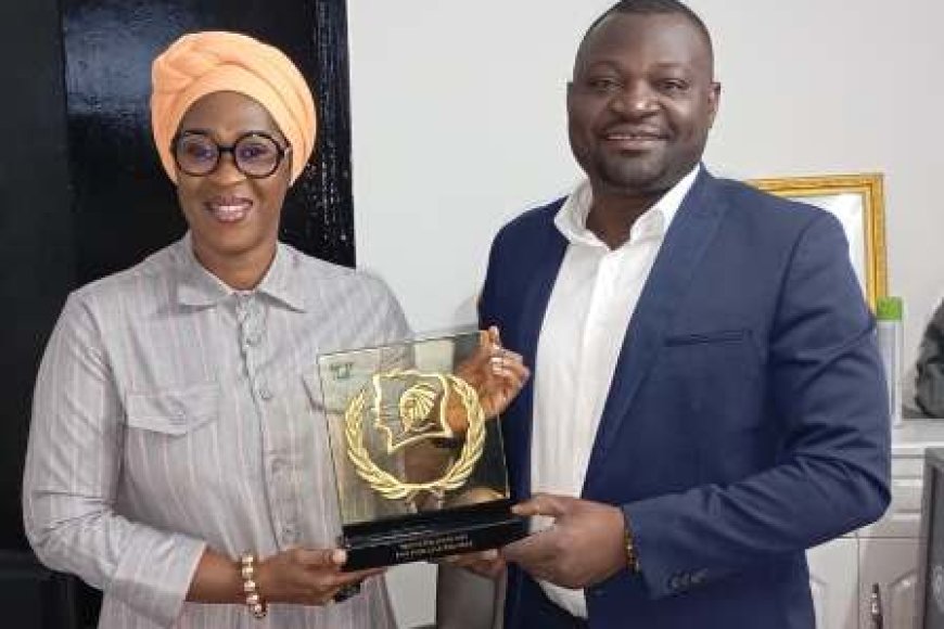 Prix National d'Excellence 2025 : Anzata Ouattara reçue par le maire de ...